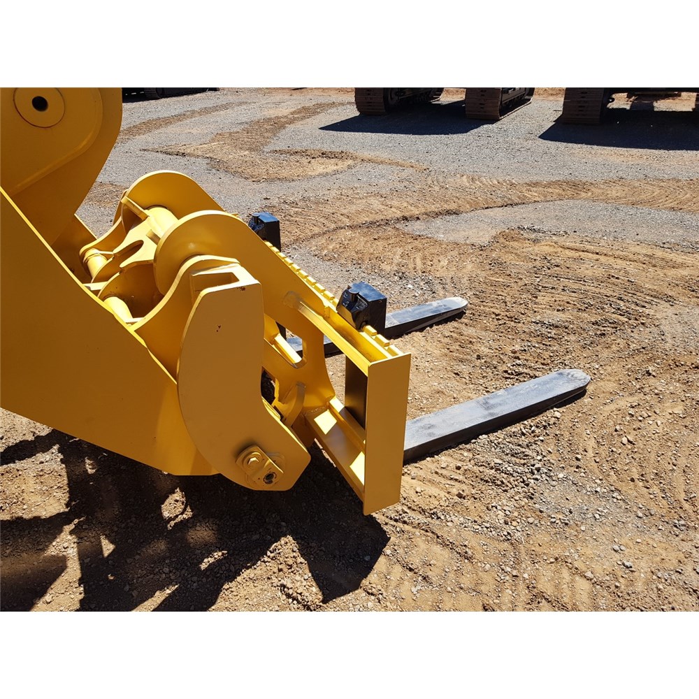 CARRIAGE GRP- FORKS FUSION 938 | Tilly’s Crawler Parts